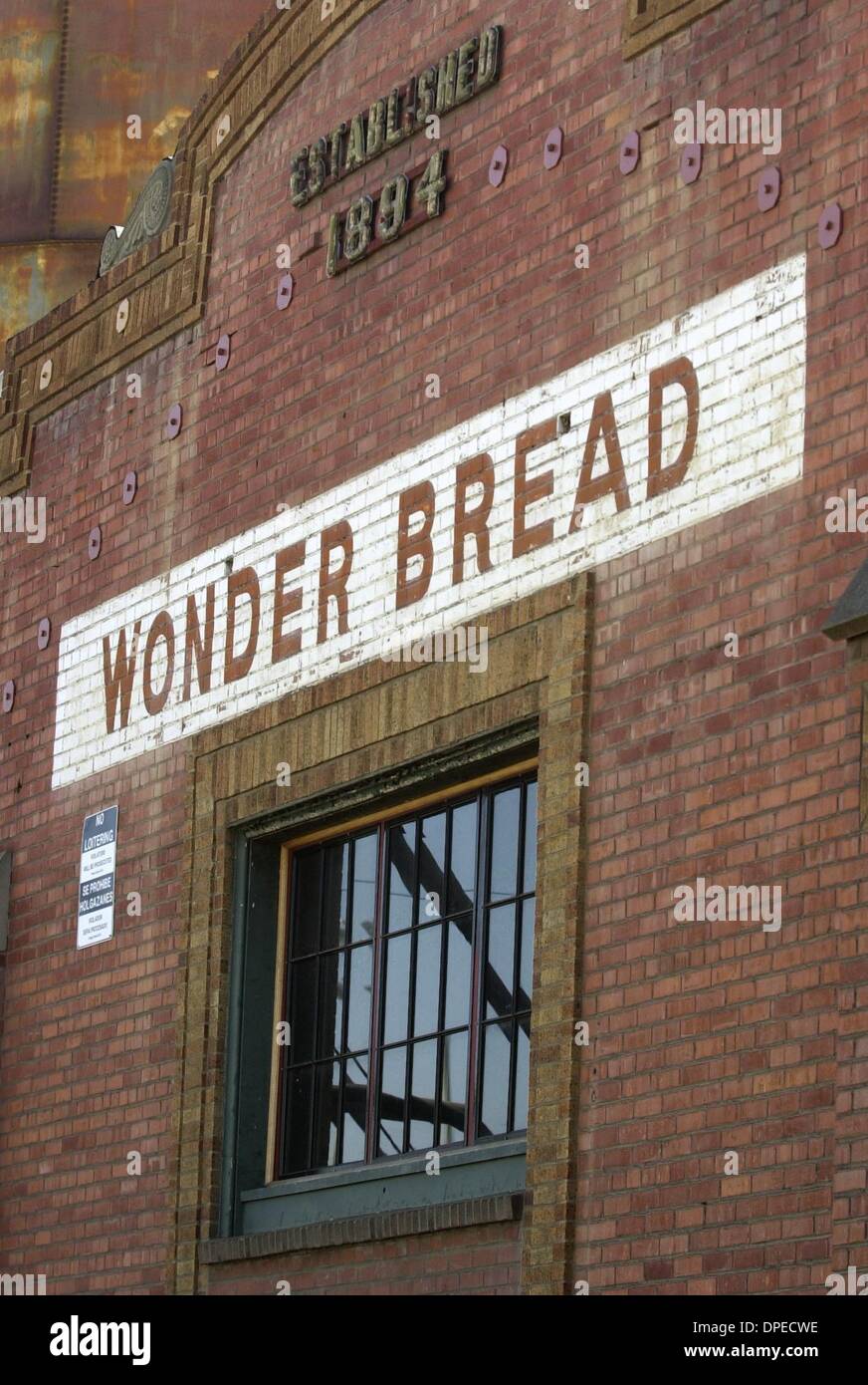 Wonder bread sign hi-res stock photography and images - Alamy