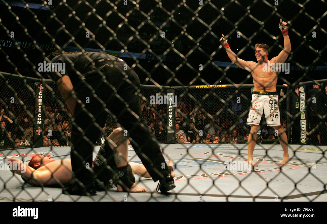 Ufc anaheim hi-res stock photography and images - Alamy