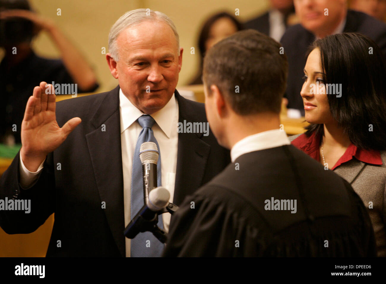 (Published 12/6/2005, A-1) Jerry Sanders, left, is sworn in as San ...