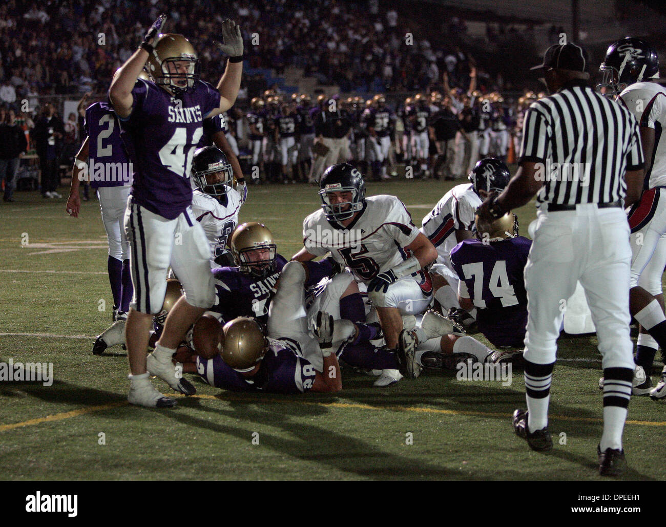Touchdown signal hi-res stock photography and images - Alamy