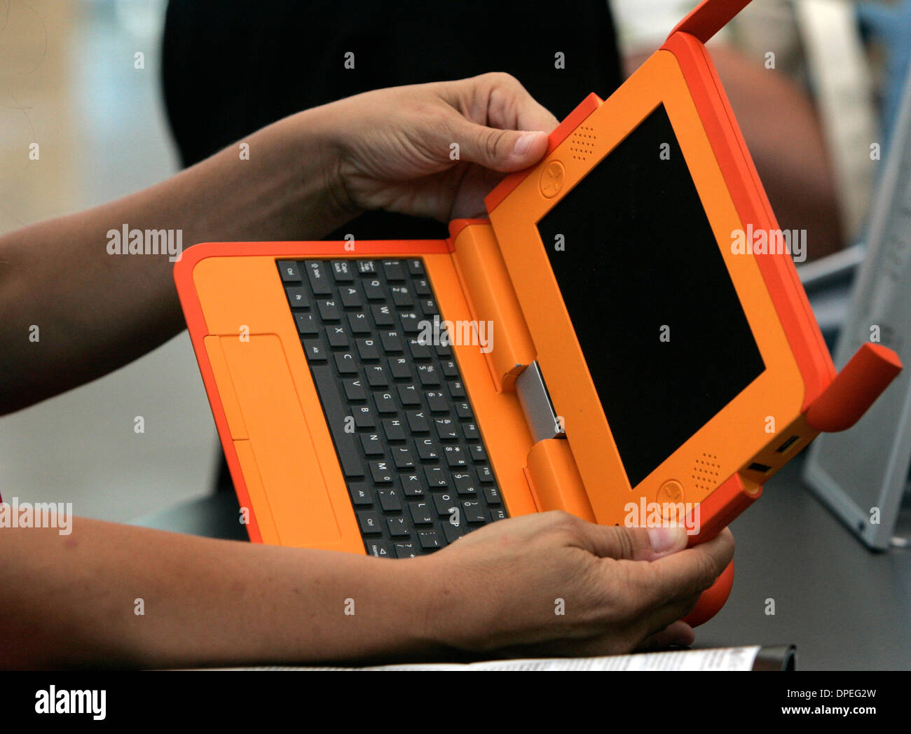 $100 laptop hi-res stock photography and images - Alamy