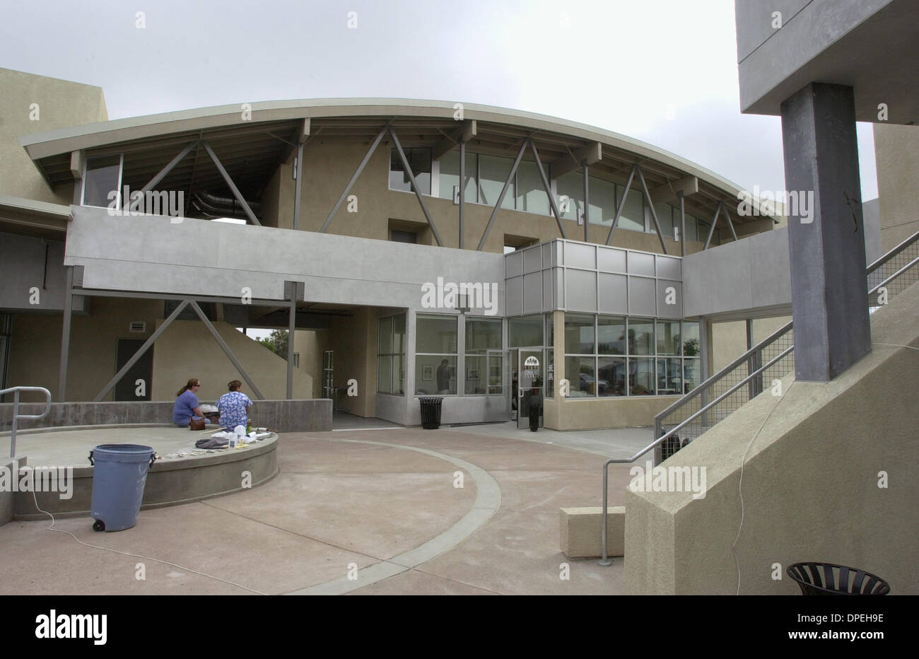 Two buildings center courtyard hi-res stock photography and images - Alamy