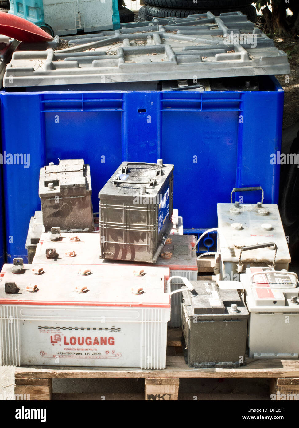 Used batteries hi-res stock photography and images - Alamy