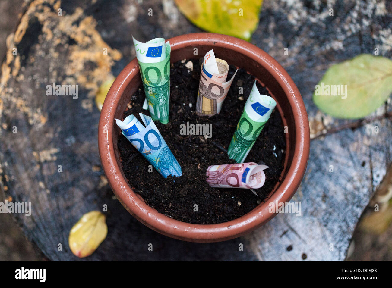 Banknotes in air hi-res stock photography and images - Alamy