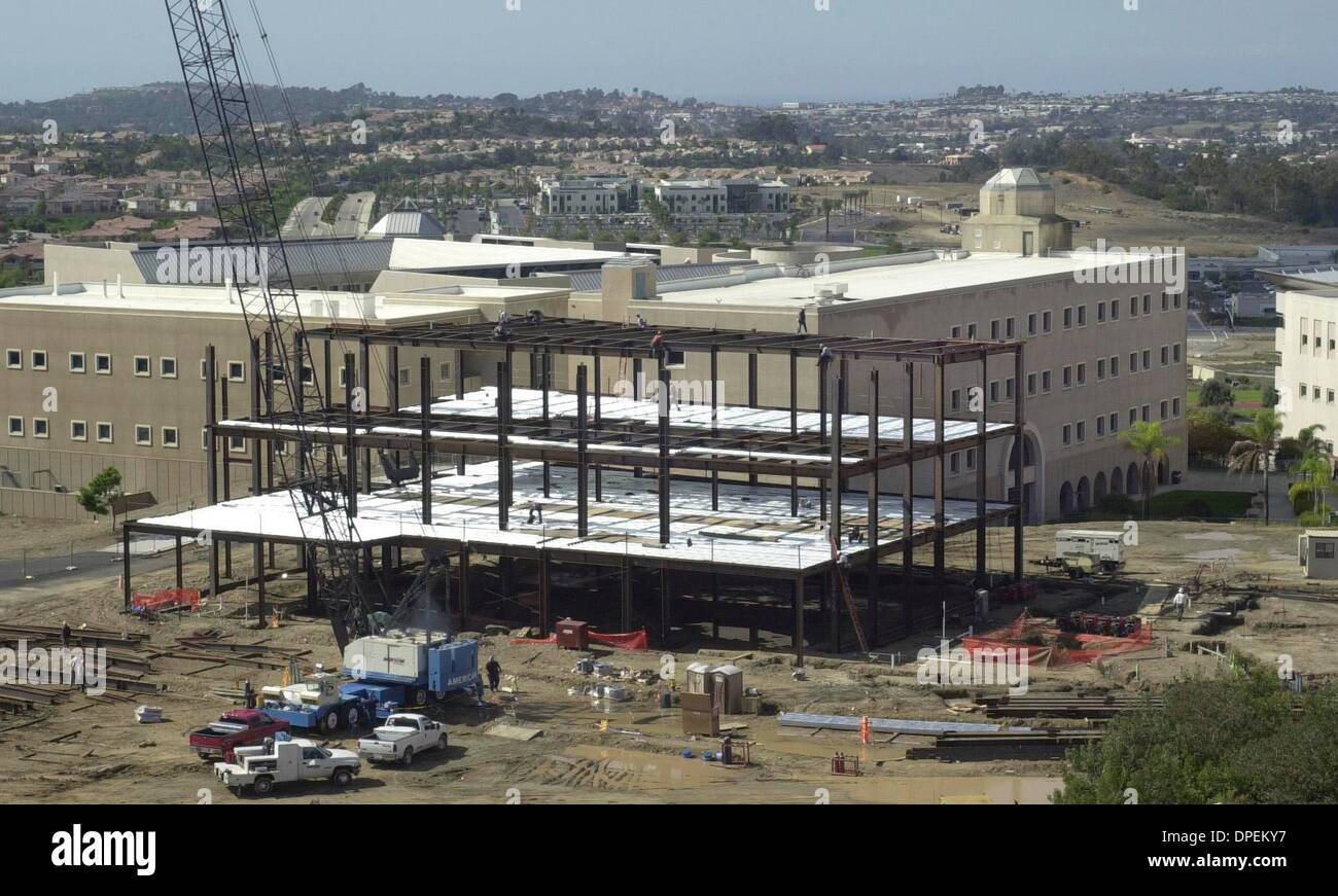 Four story building hi-res stock photography and images - Alamy