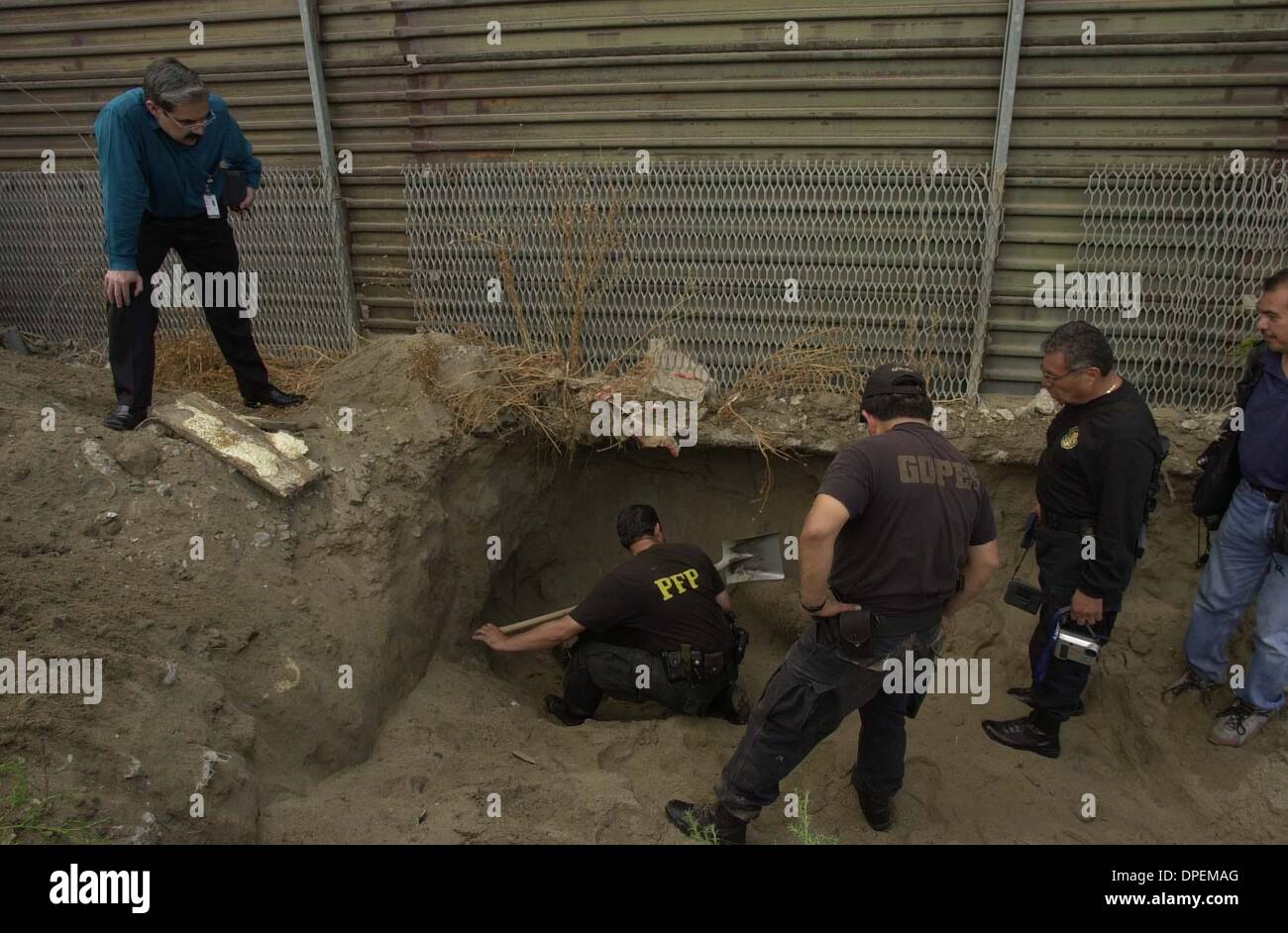 Federal investigators hi-res stock photography and images - Alamy