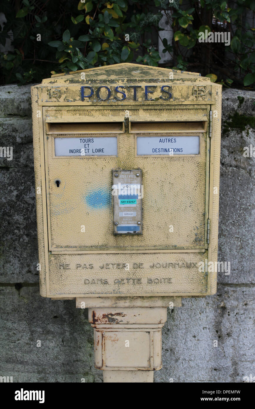 French post box hi-res stock photography and images - Alamy