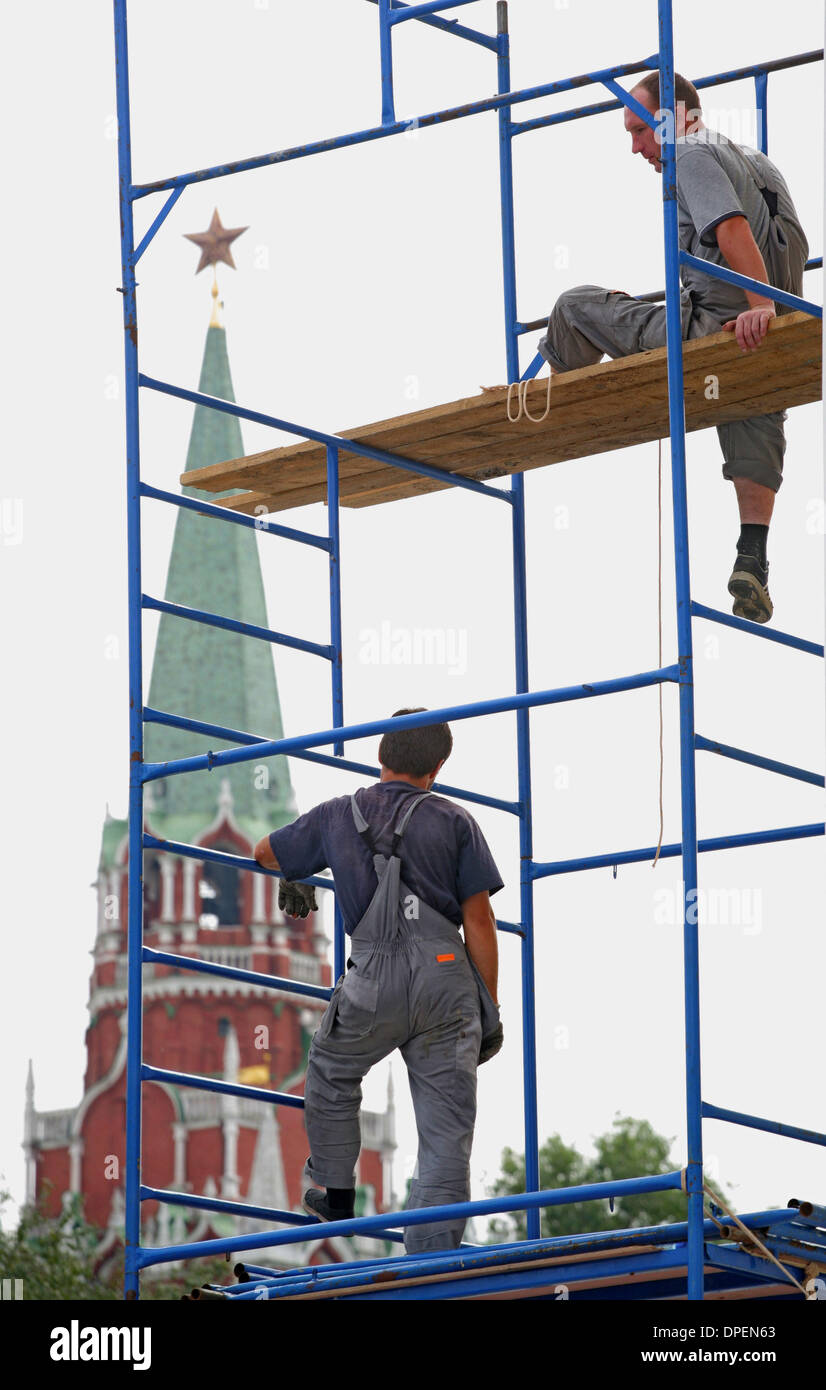 Aug 27, 2006 - Moscow, Russia - The construction boom in Moscow ...