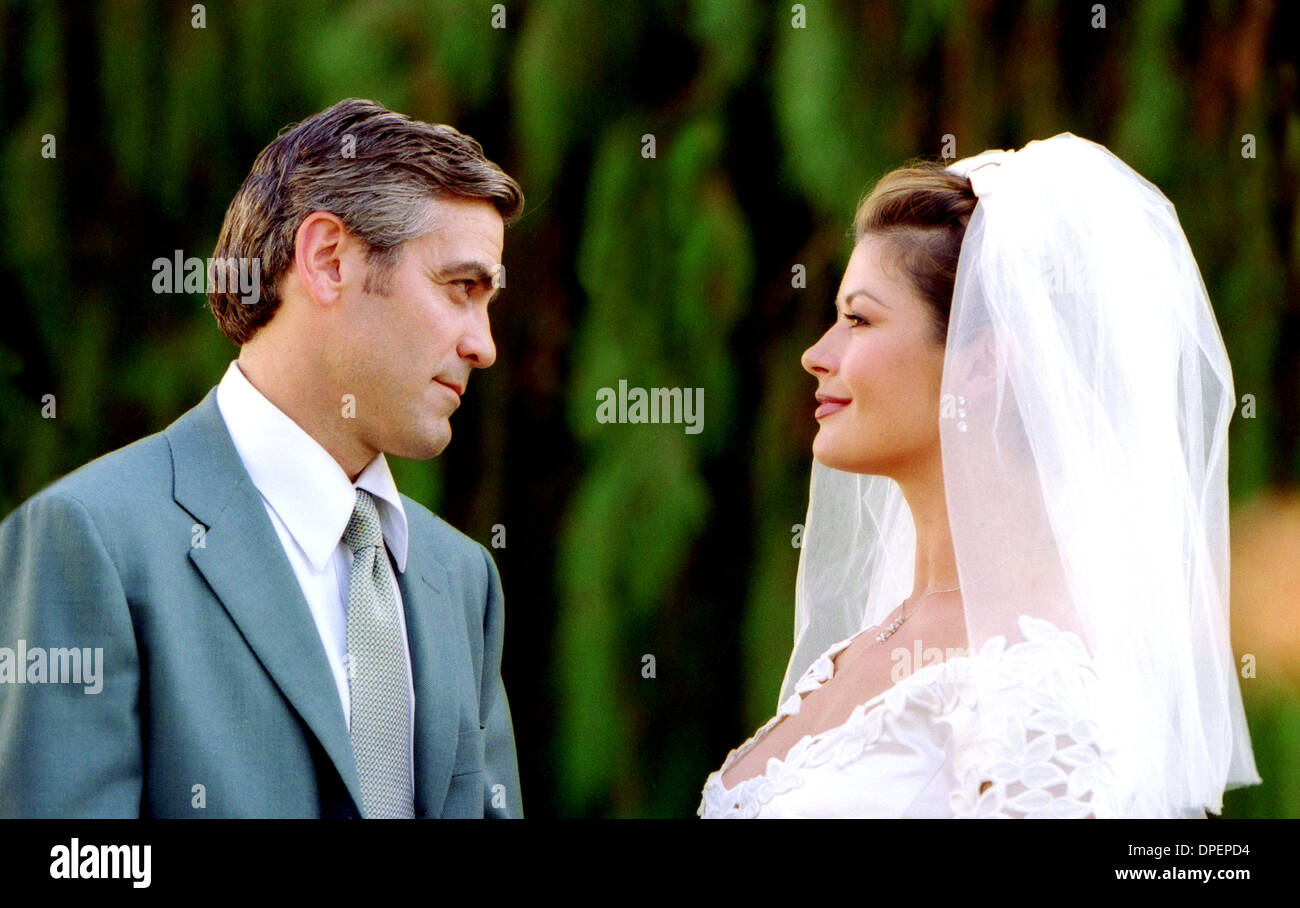 Catherine zeta jones intolerable cruelty hi-res stock photography and ...