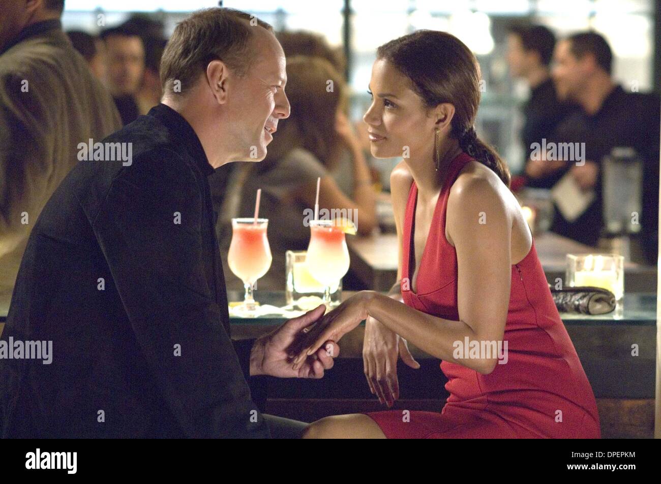 Jan. 31, 2006 - K58577ES.PERFECT STRANGER.TV-FILM STILL. HALLE BERRY ...