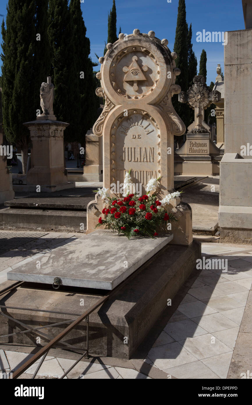Masonic grave hi-res stock photography and images - Alamy