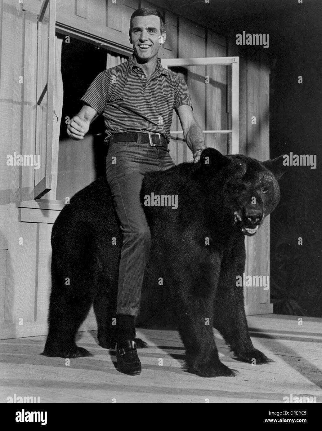 Feb. 27, 2006 - DENNIS WEAVER.SUPPLIED BY PHOTOS, INC. (Credit Image ...