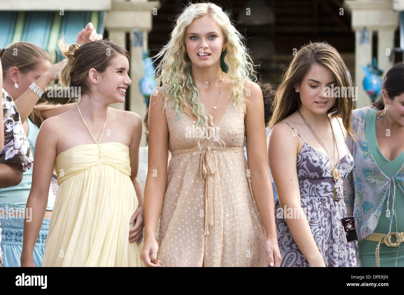 Mar. 14, 2006 - K47215ES.AQUAMARINE.TV-FILM STILL. Following a shopping ...