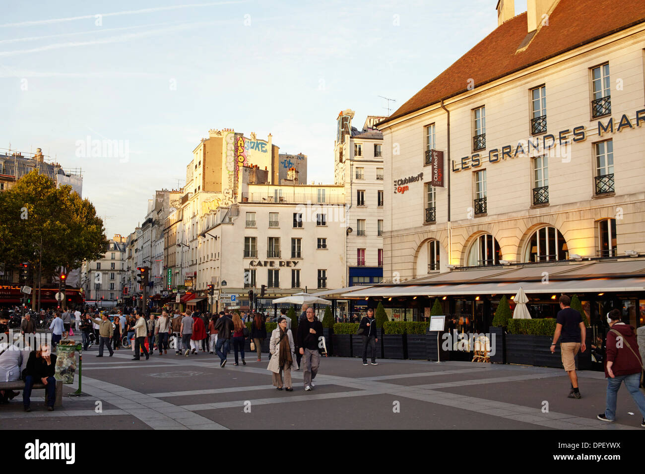 Paris cafes and building at Bastille area Stock Photo - Alamy