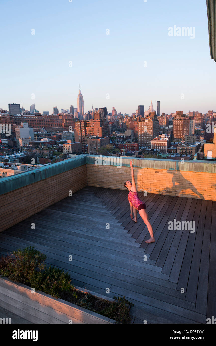 Rooftop living space hi-res stock photography and images - Alamy