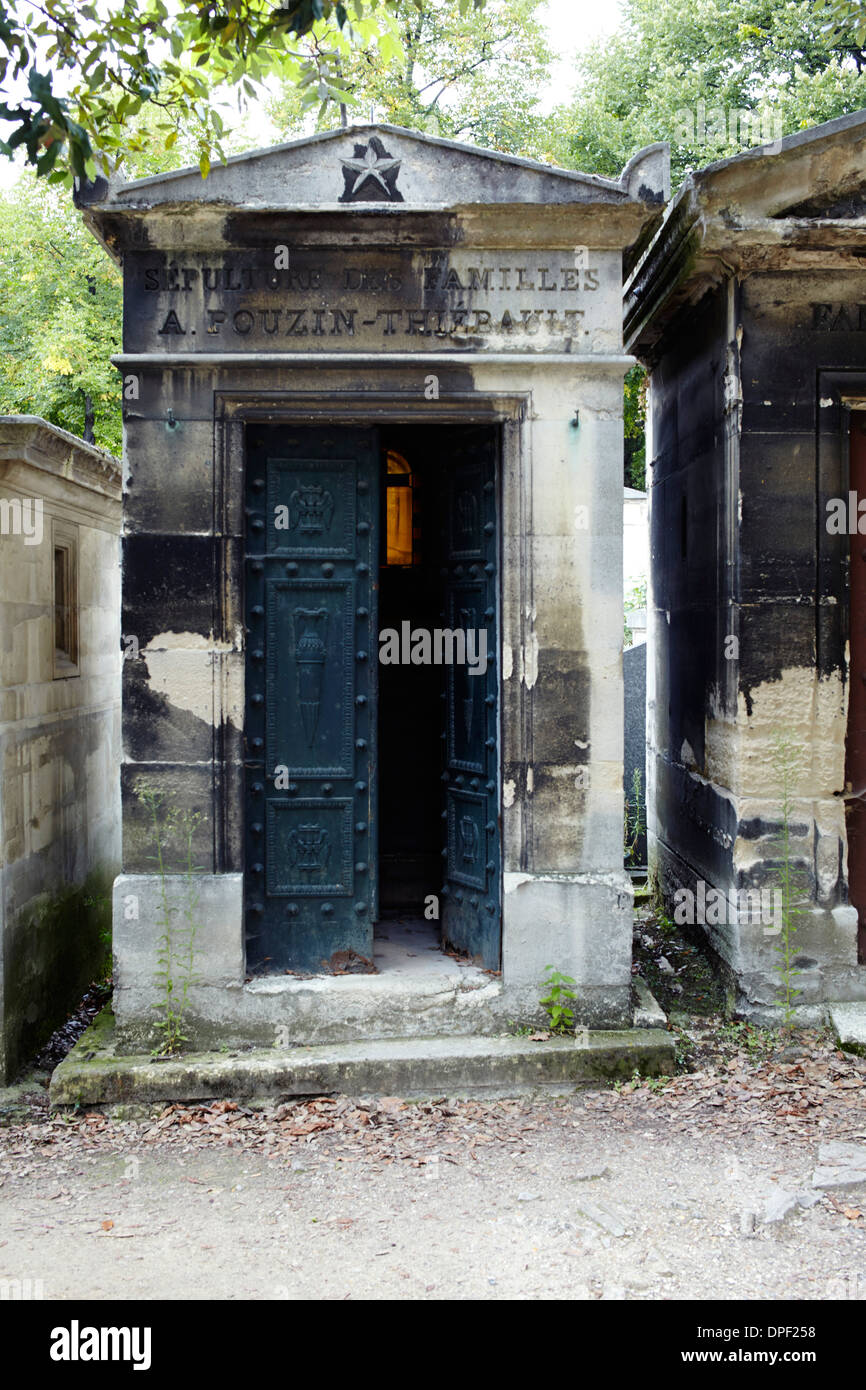 Open grave vault hi-res stock photography and images - Alamy
