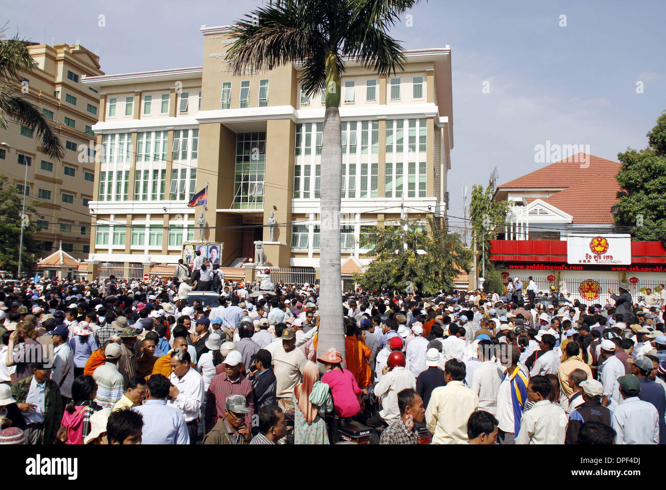 Phnom Penh, Cambodia. 14th Jan, 2014. Supporters of the opposition ...