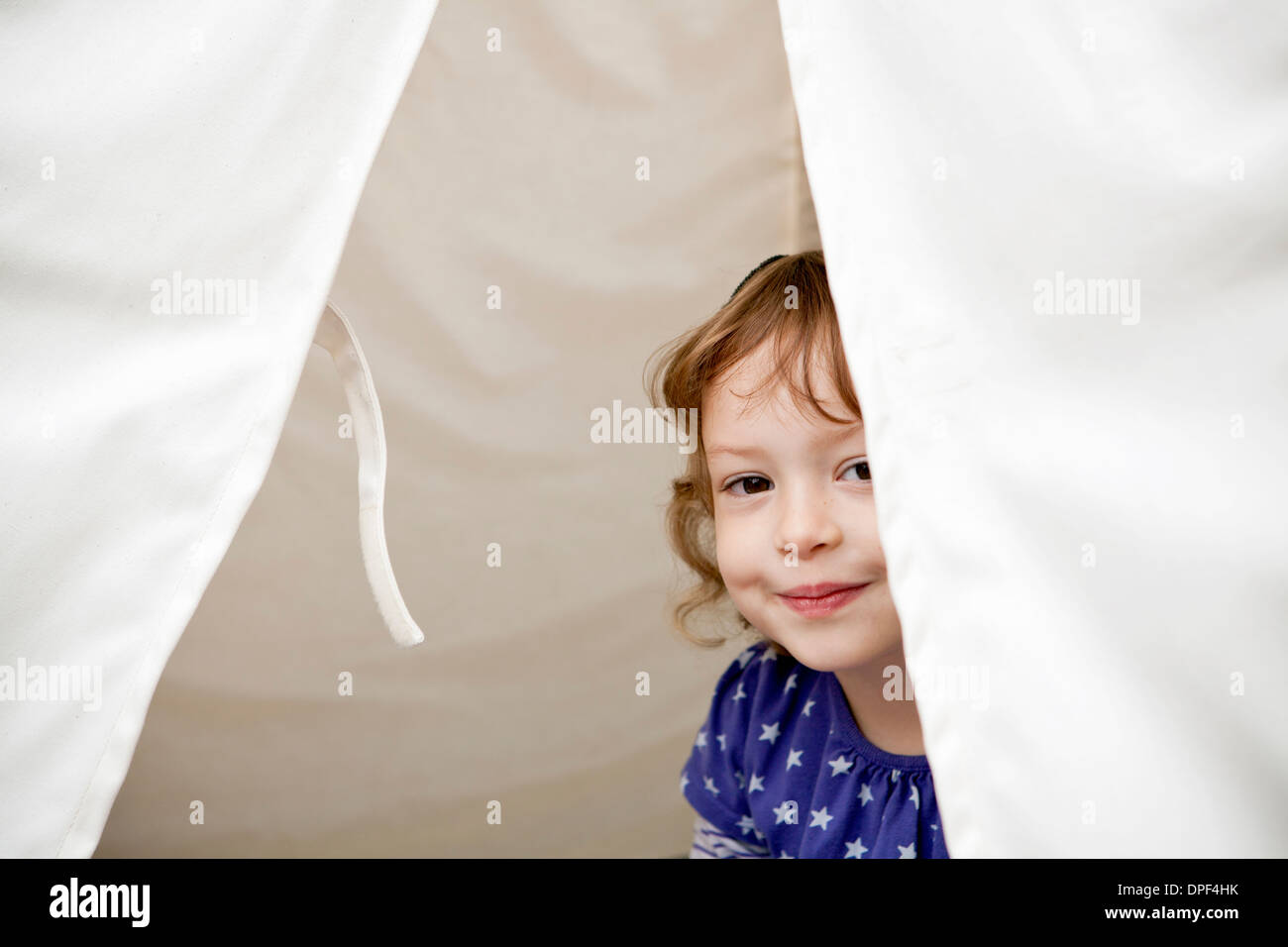Peeking hi-res stock photography and images - Alamy