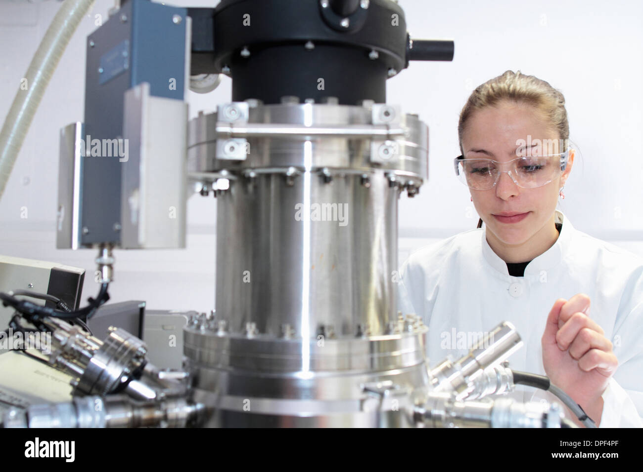 Female lab coat equipment hi-res stock photography and images - Alamy