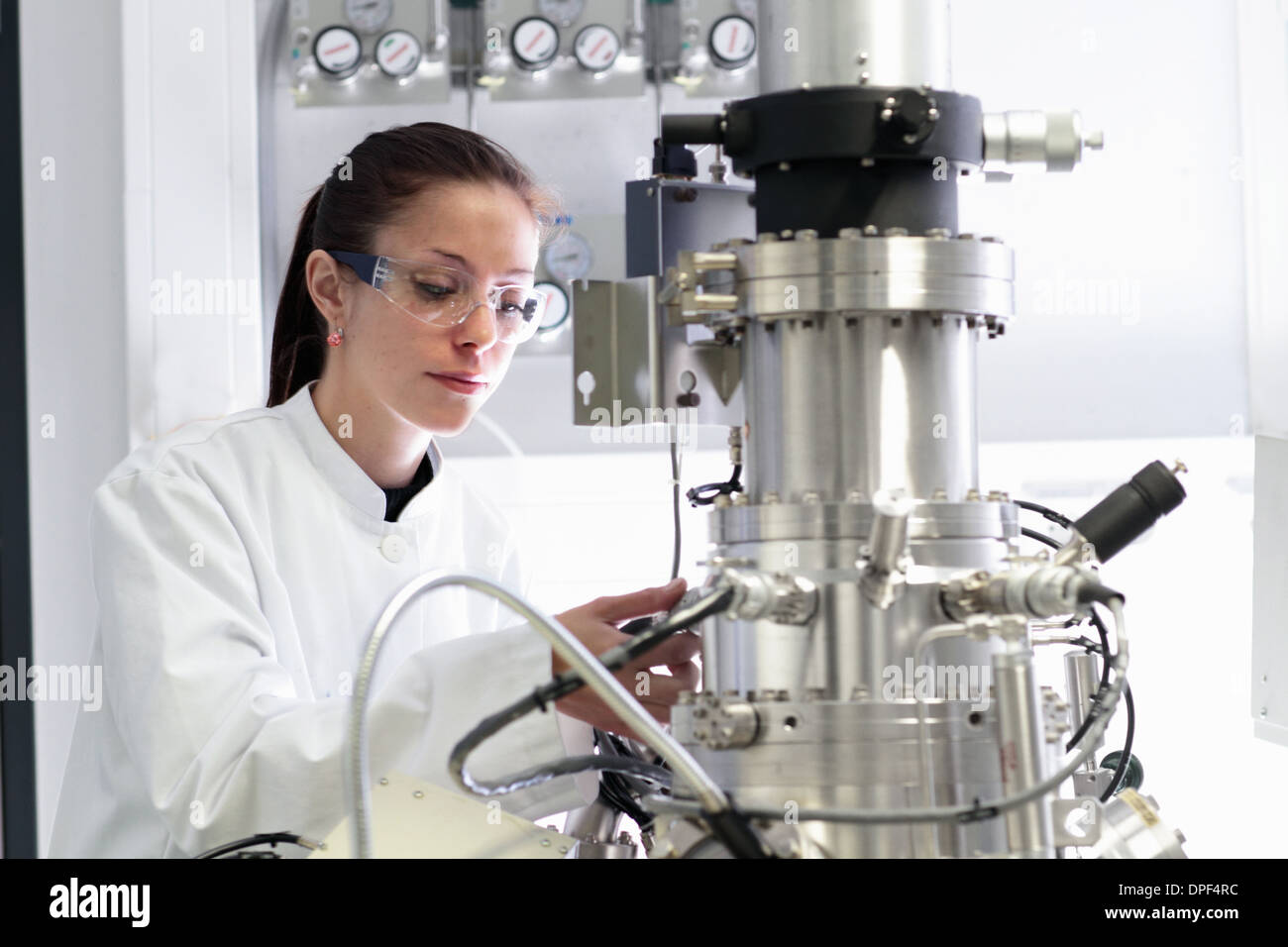 Female lab coat equipment hi-res stock photography and images - Alamy