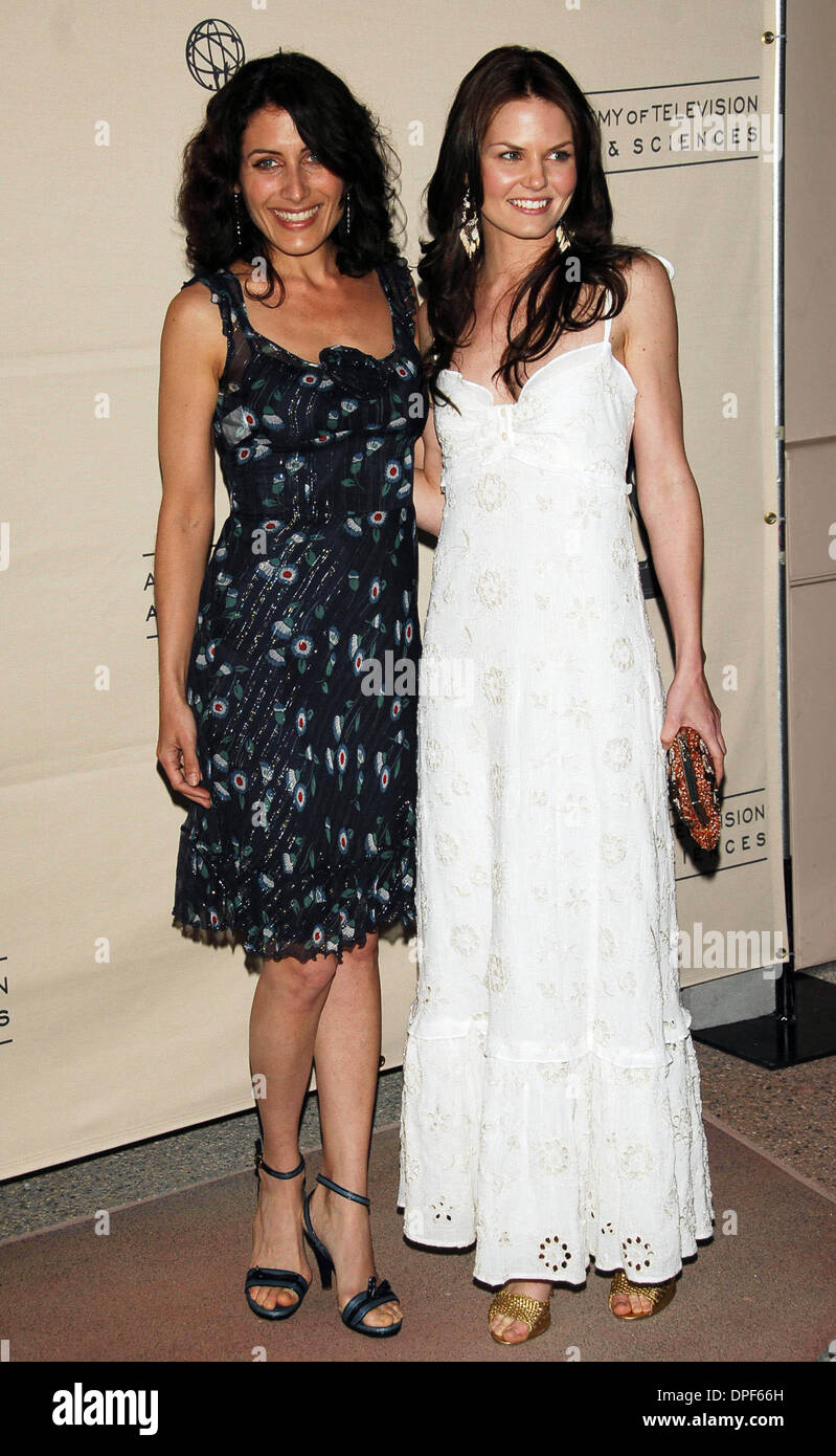 Jennifer morrison lisa edelstein hi-res stock photography and images ...