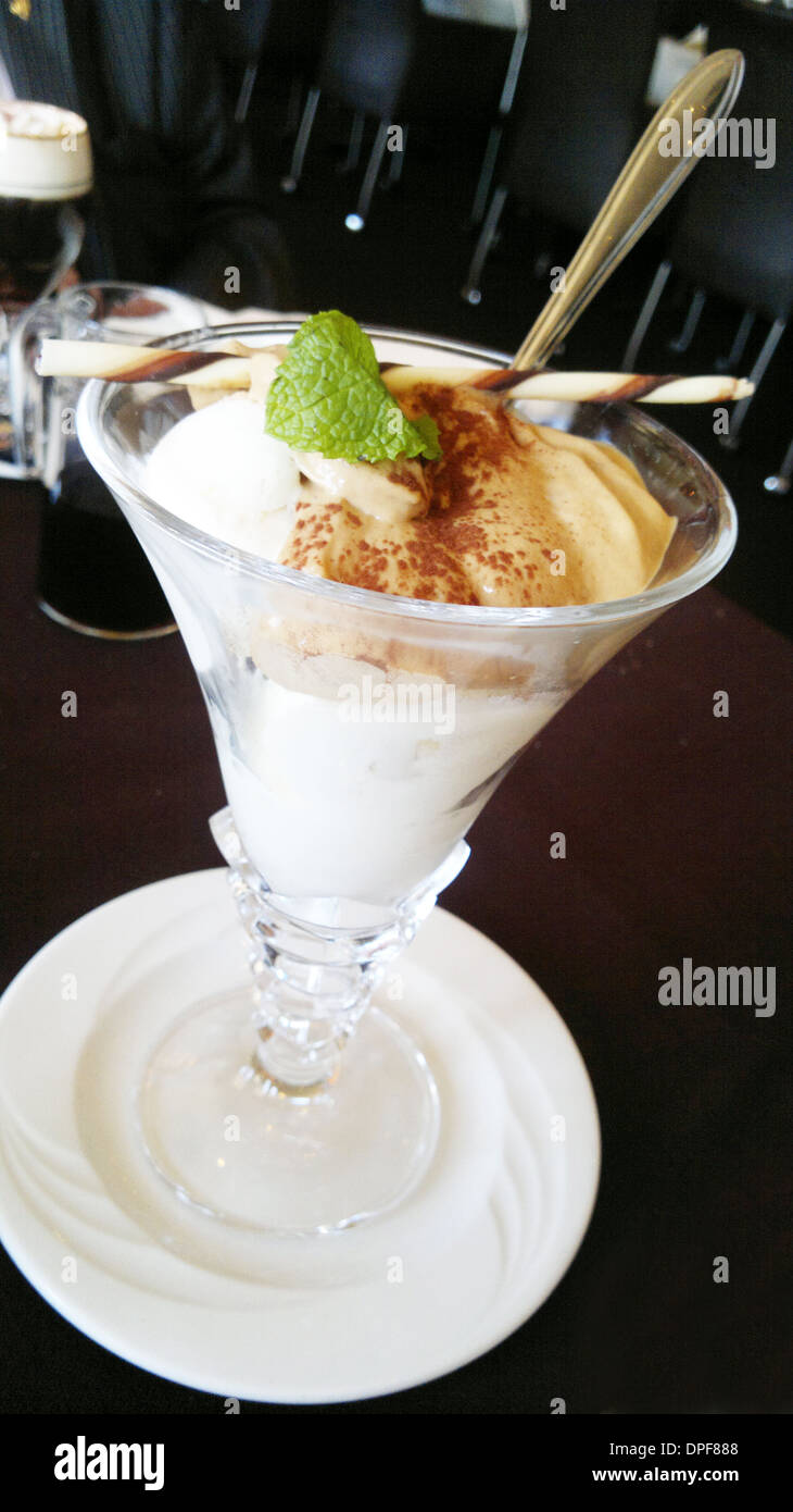 Ice cream coup hi-res stock photography and images - Alamy