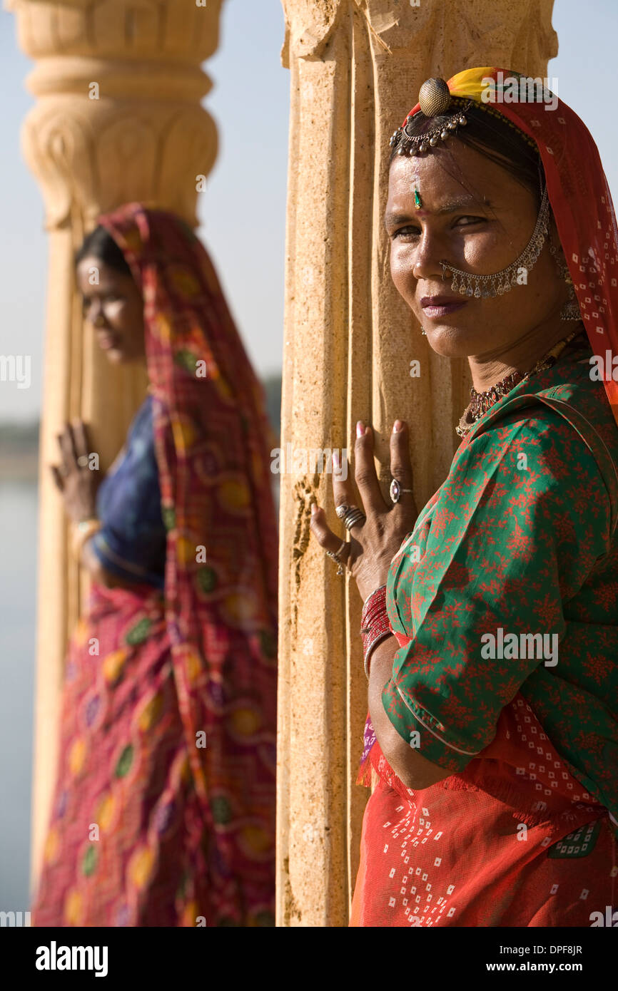 Women in traditional dress, Jaisalmer, Western Rajasthan, India, Asia ...