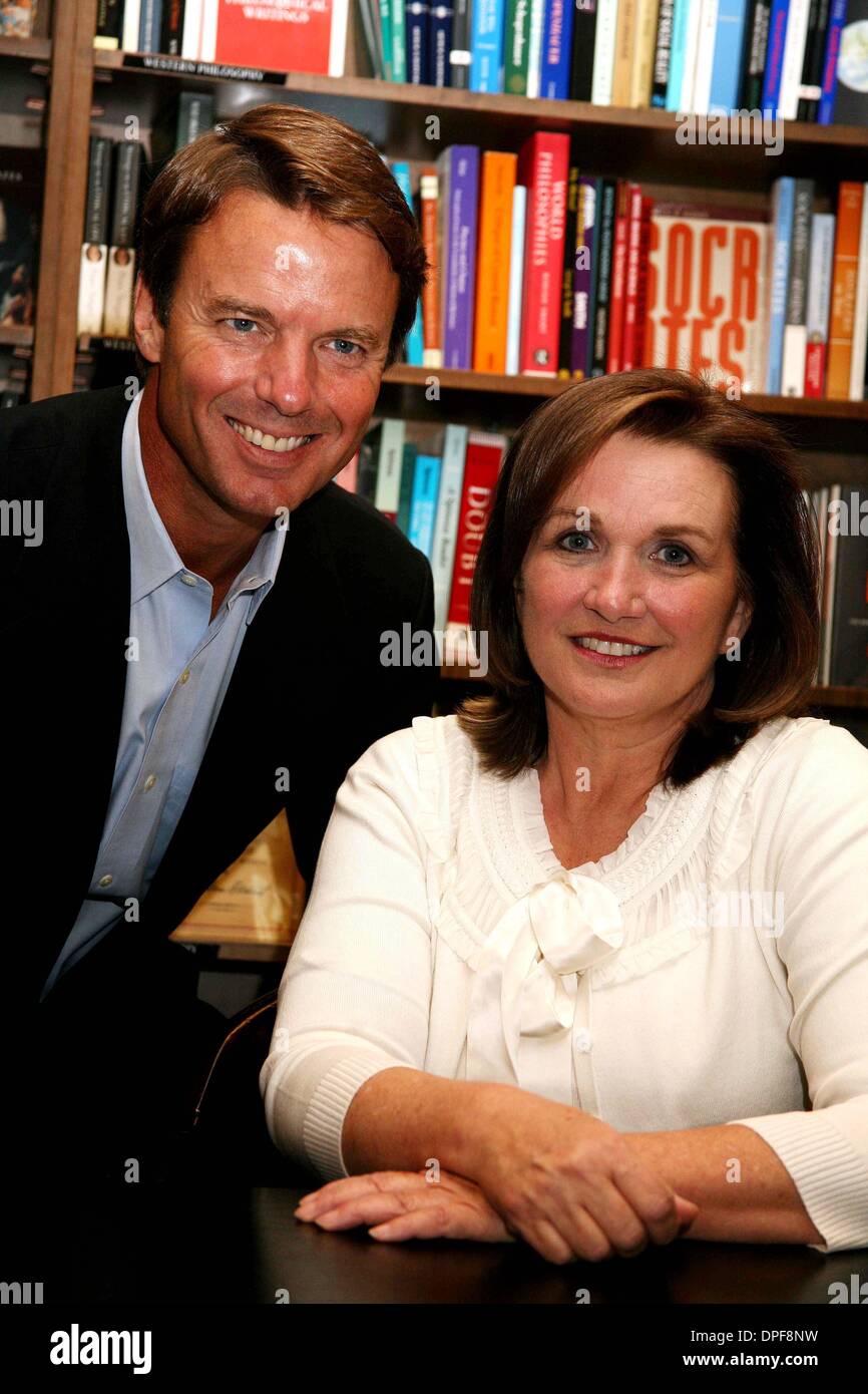 Upper east side wife hi-res stock photography and images - Alamy