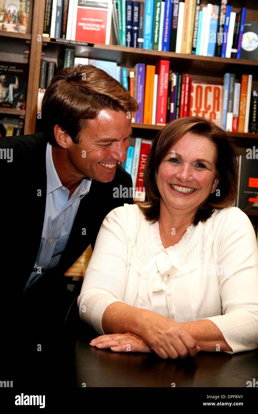 Oct. 4, 2006 - K50097SMO.Bookstore appearance by Elizabeth Edwards ...