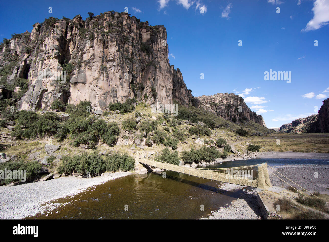 Rope bridge peru hi-res stock photography and images - Alamy