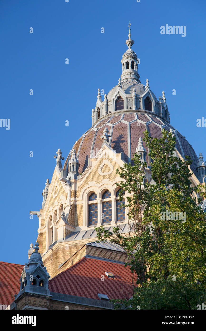 New synagogue sky architecture hi-res stock photography and images - Alamy