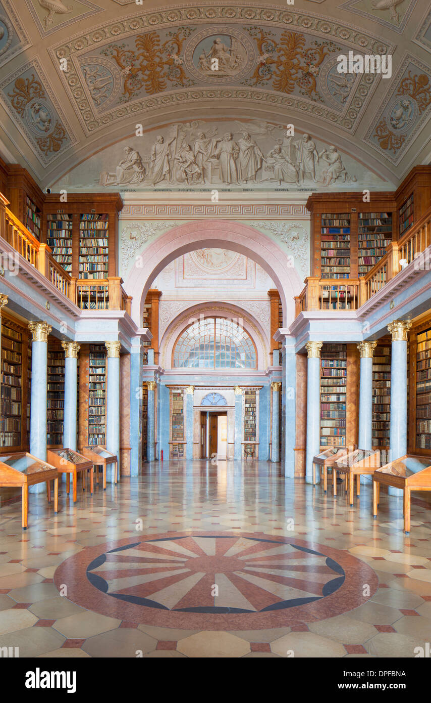 Abbey library hi-res stock photography and images - Alamy