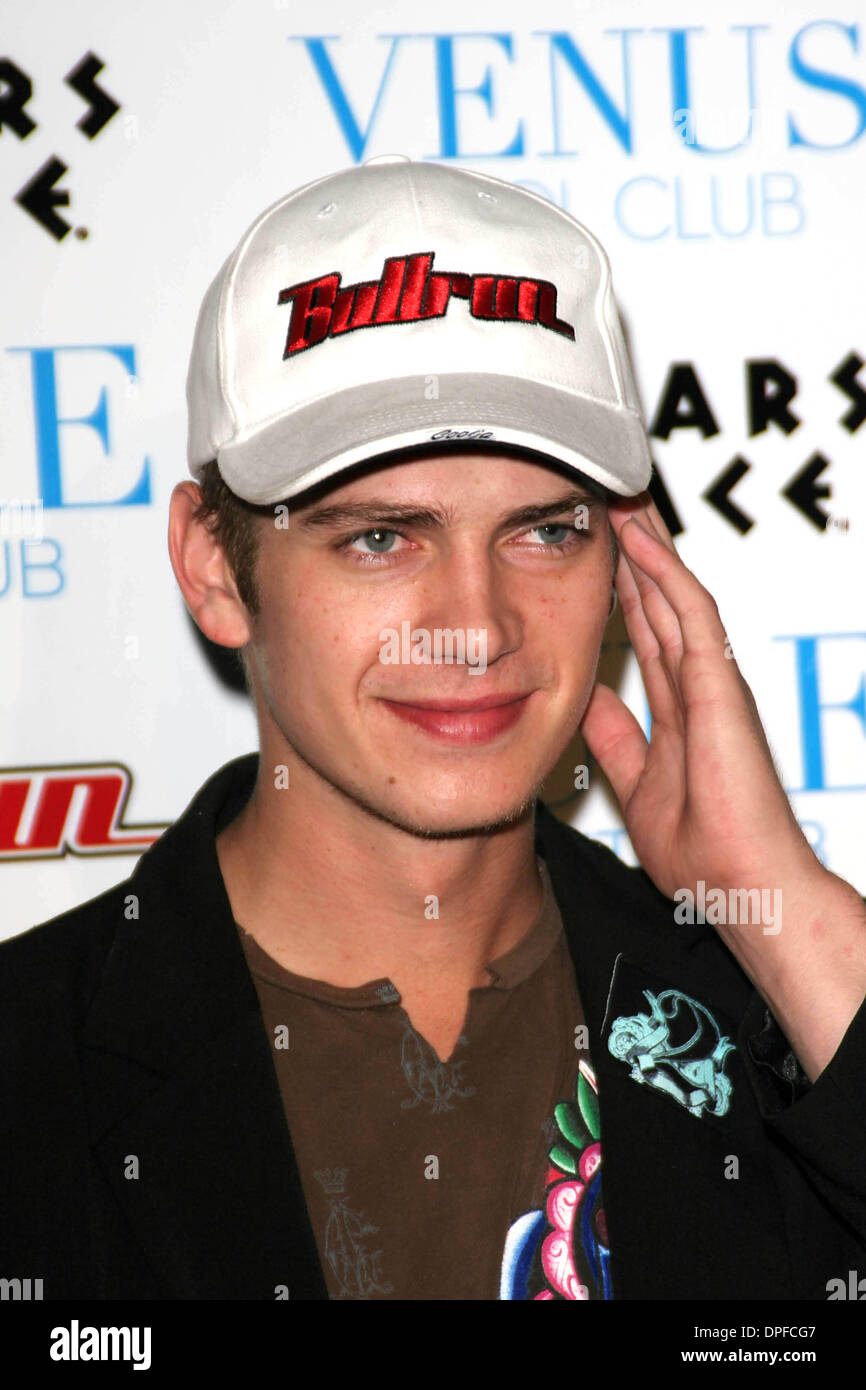 Las vegas caesars palace pool party hi-res stock photography and images ...