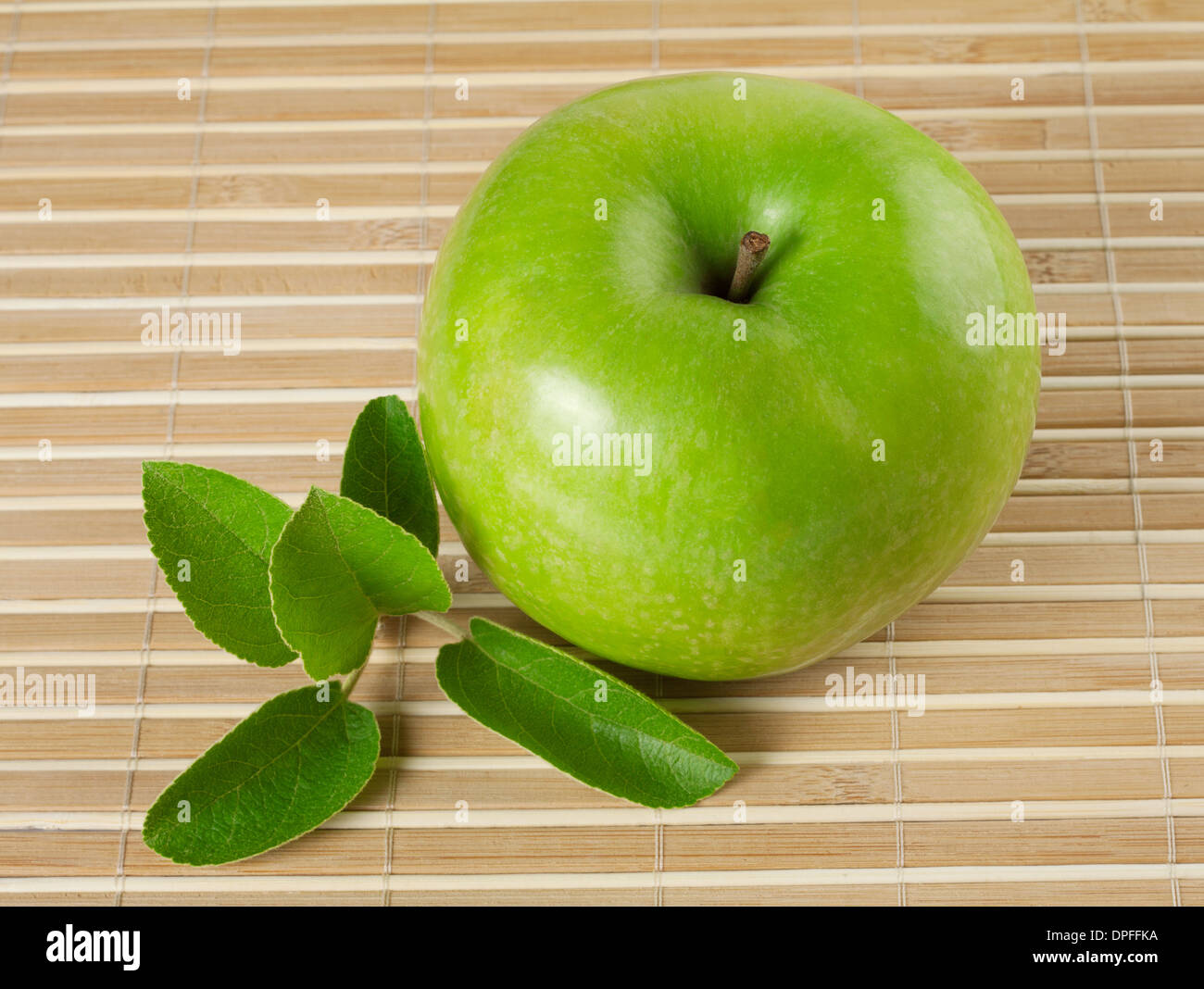 Shiny apple hi-res stock photography and images - Alamy