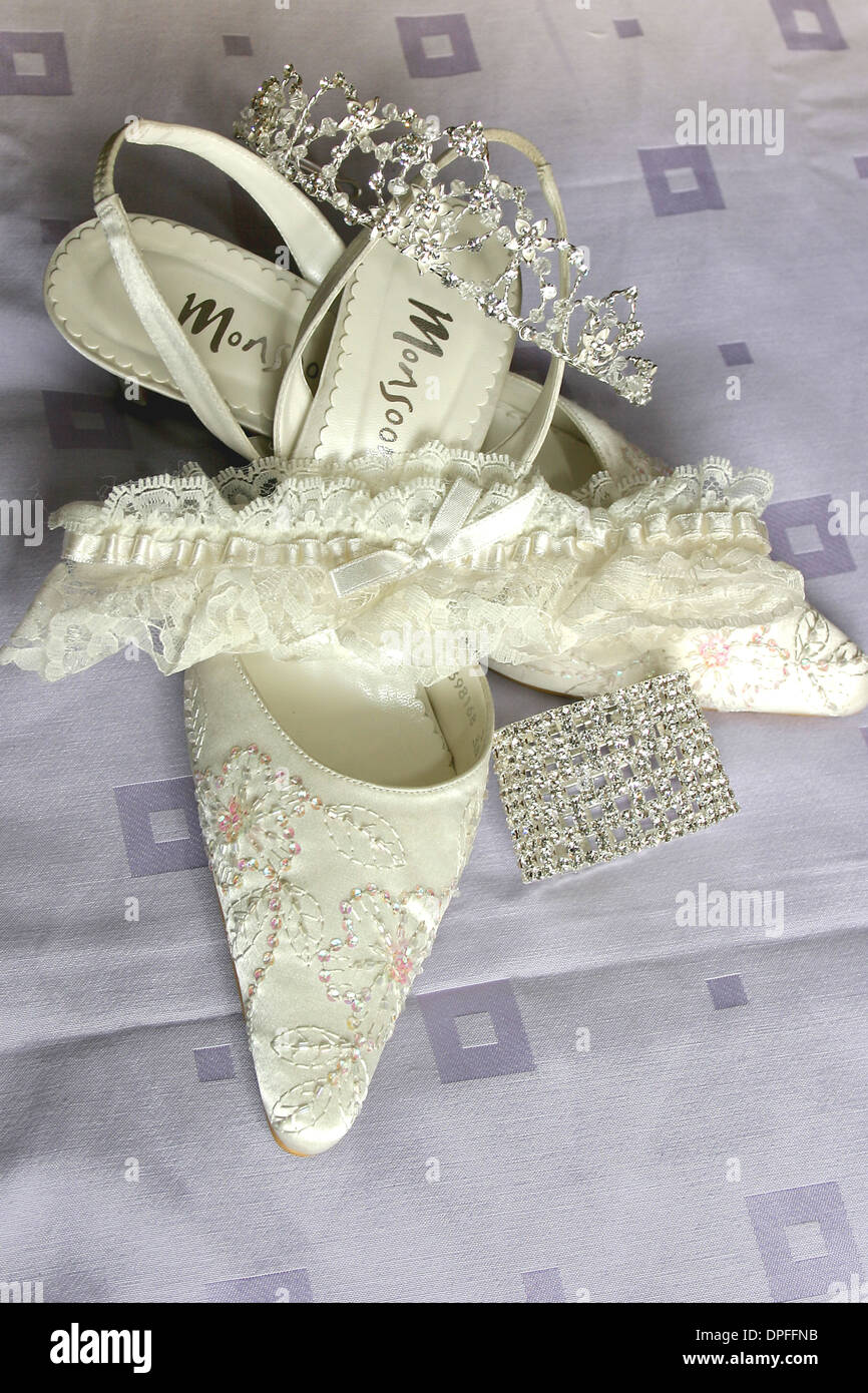 Bride's tiara garter and shoes Stock Photo - Alamy