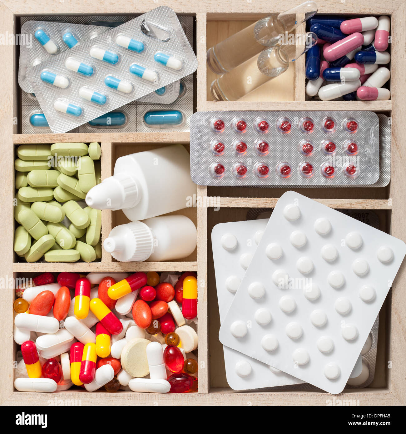 Medical ampules hi-res stock photography and images - Alamy