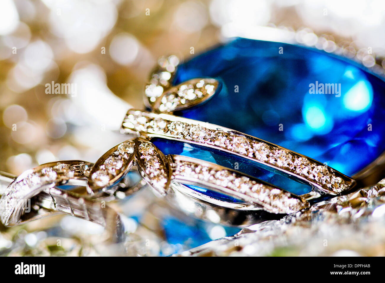 Jewelled women hi-res stock photography and images - Alamy