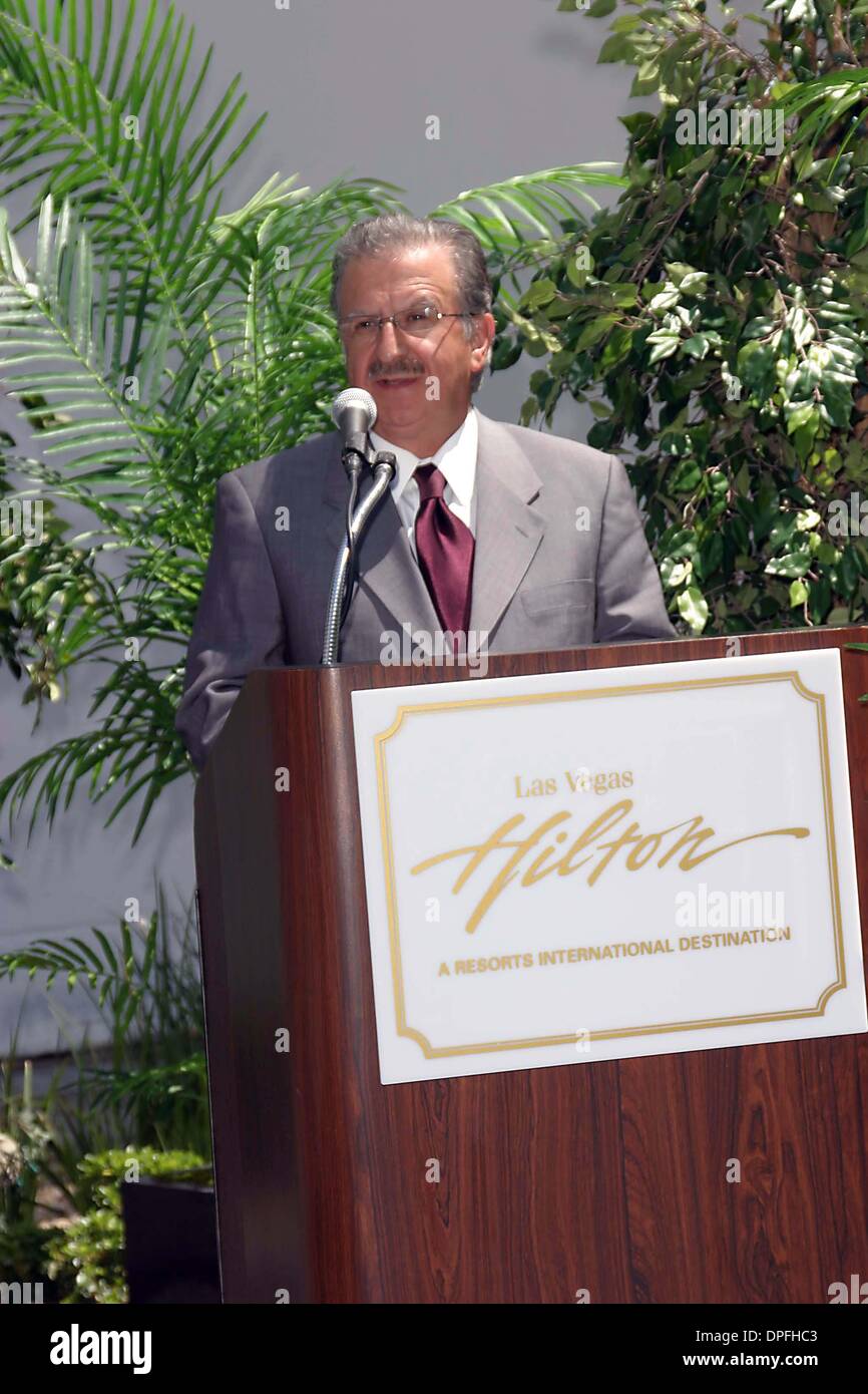 June 21, 2006 - Hollywood, California, U.S. - K48433EG.ELVIS STAUE ...