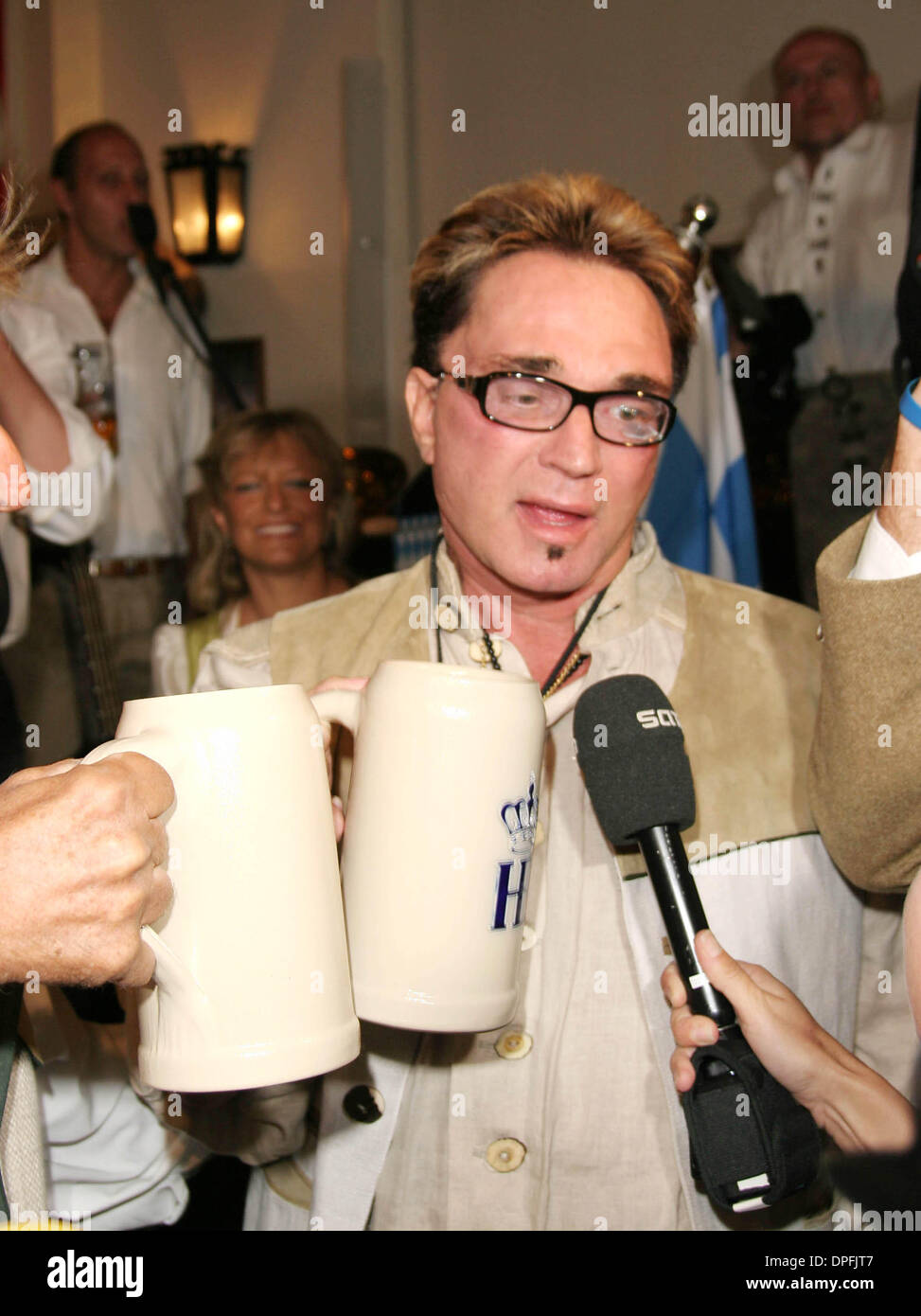 Sept. 27, 2006 - Hollywood, California, U.S. - K50019EG.SIEGFRIED AND ...