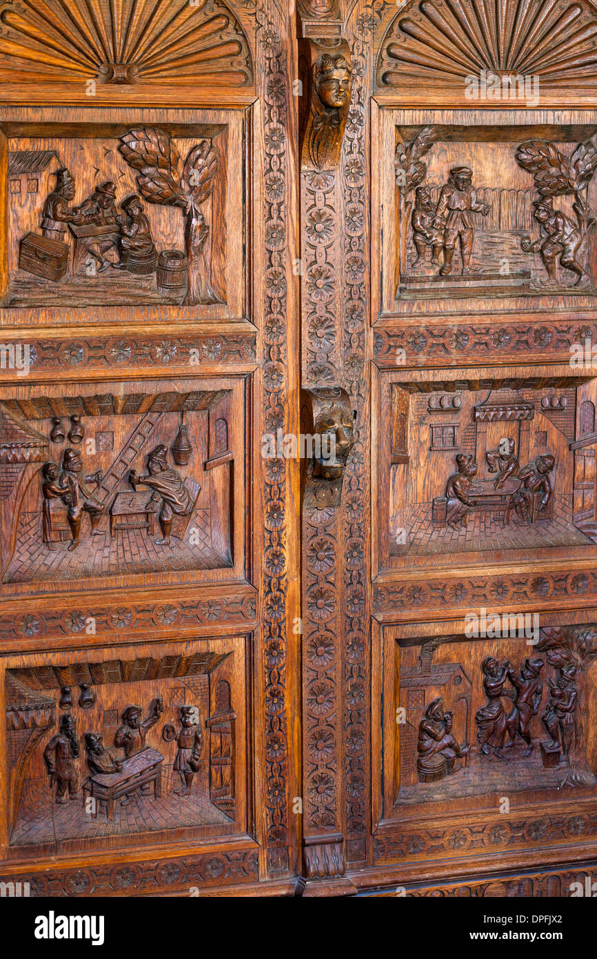 Elizabethan furniture hi-res stock photography and images - Alamy