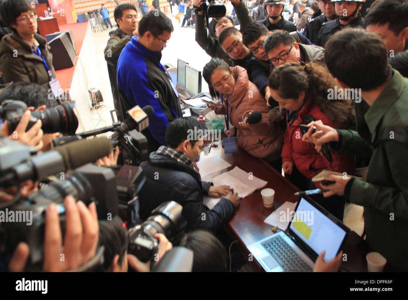 Winning at auction hi-res stock photography and images - Alamy