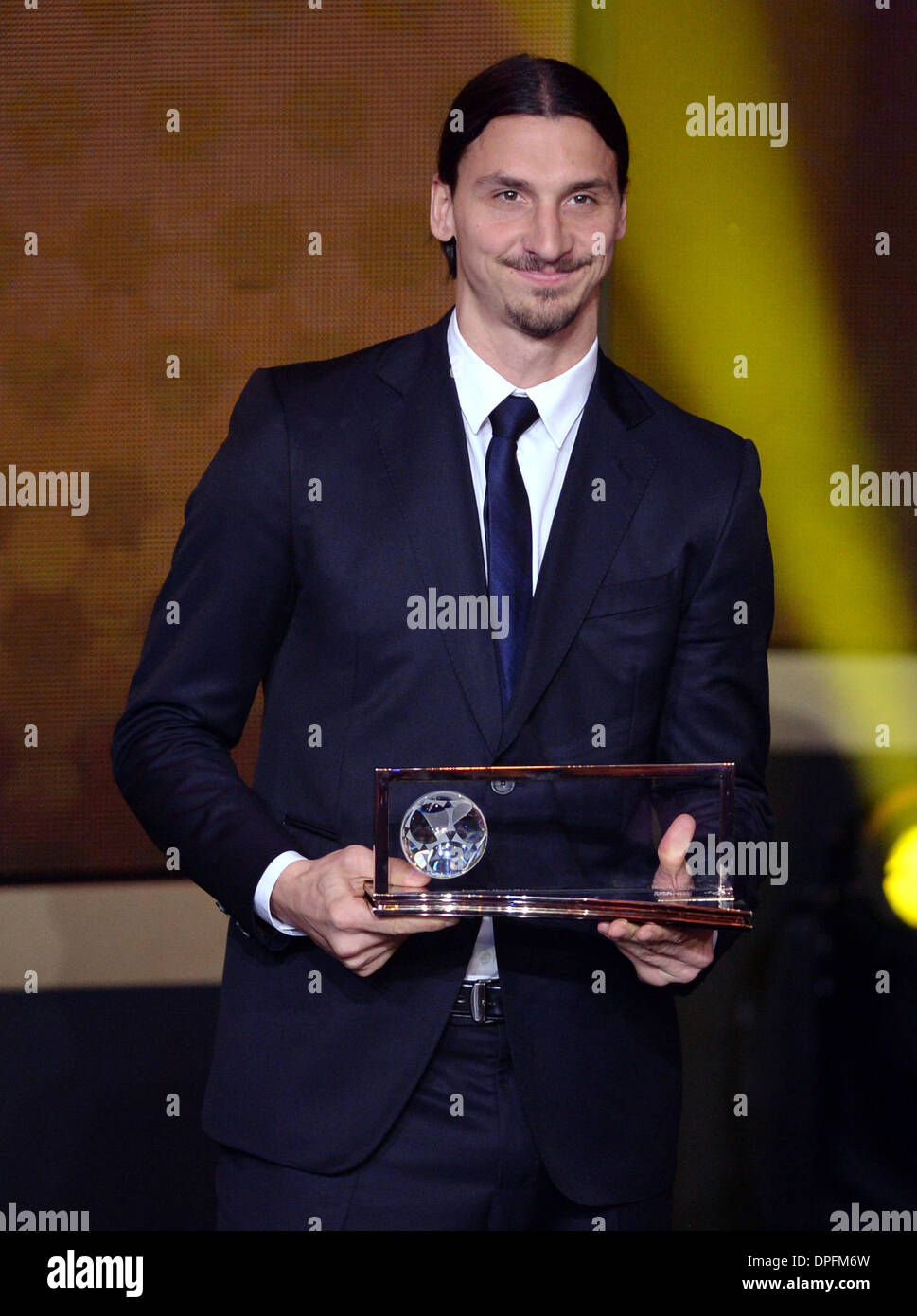 Zlatan ibrahimovic trophy hi-res stock photography and images - Alamy