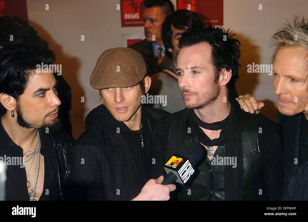 Apr. 11, 2006 - New York, New York, U.S. - SATURN ROCKS TIMES SQUARE TO ...