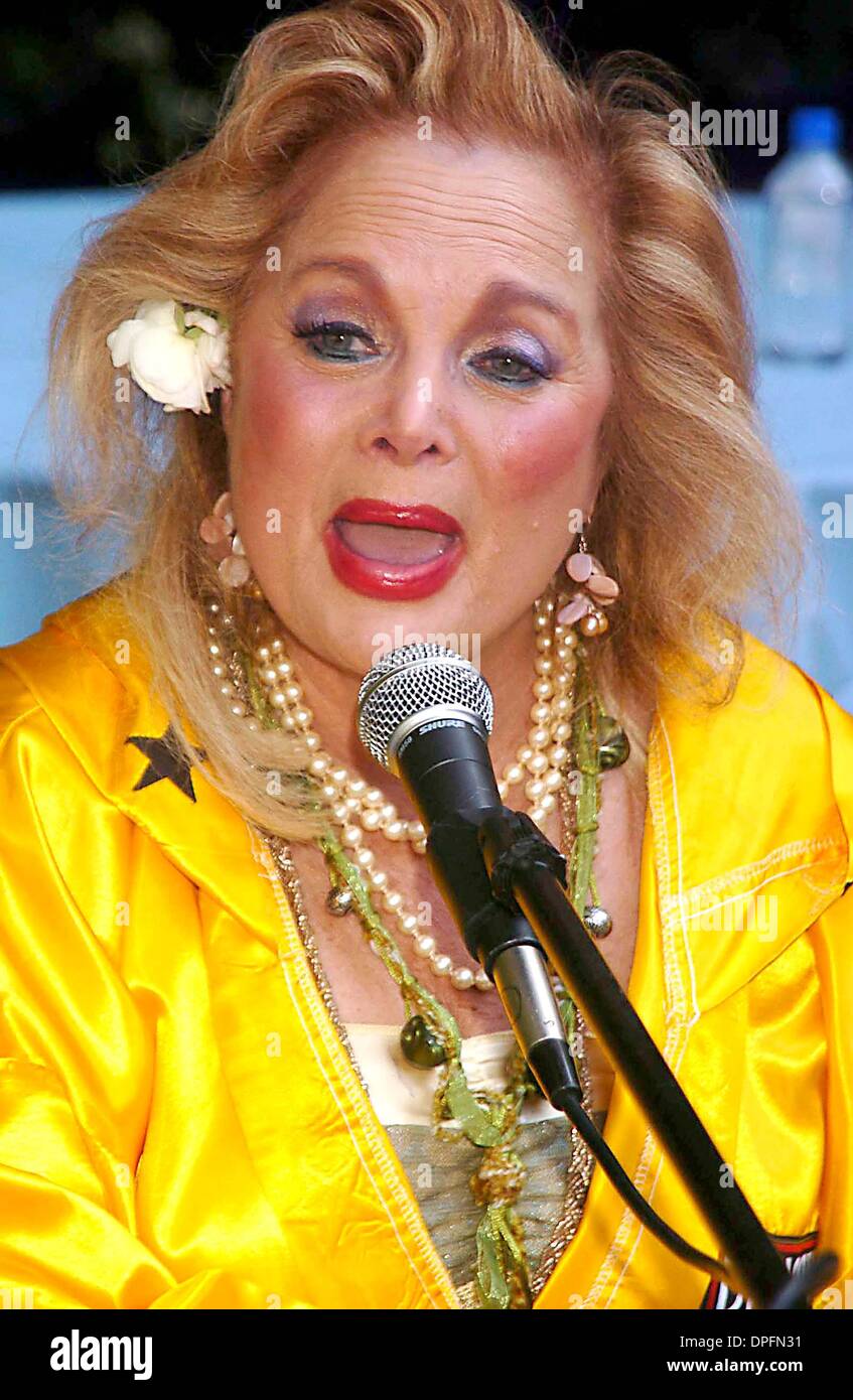 Christine Winch's Instagram, Twitter & Facebook on IDCrawl