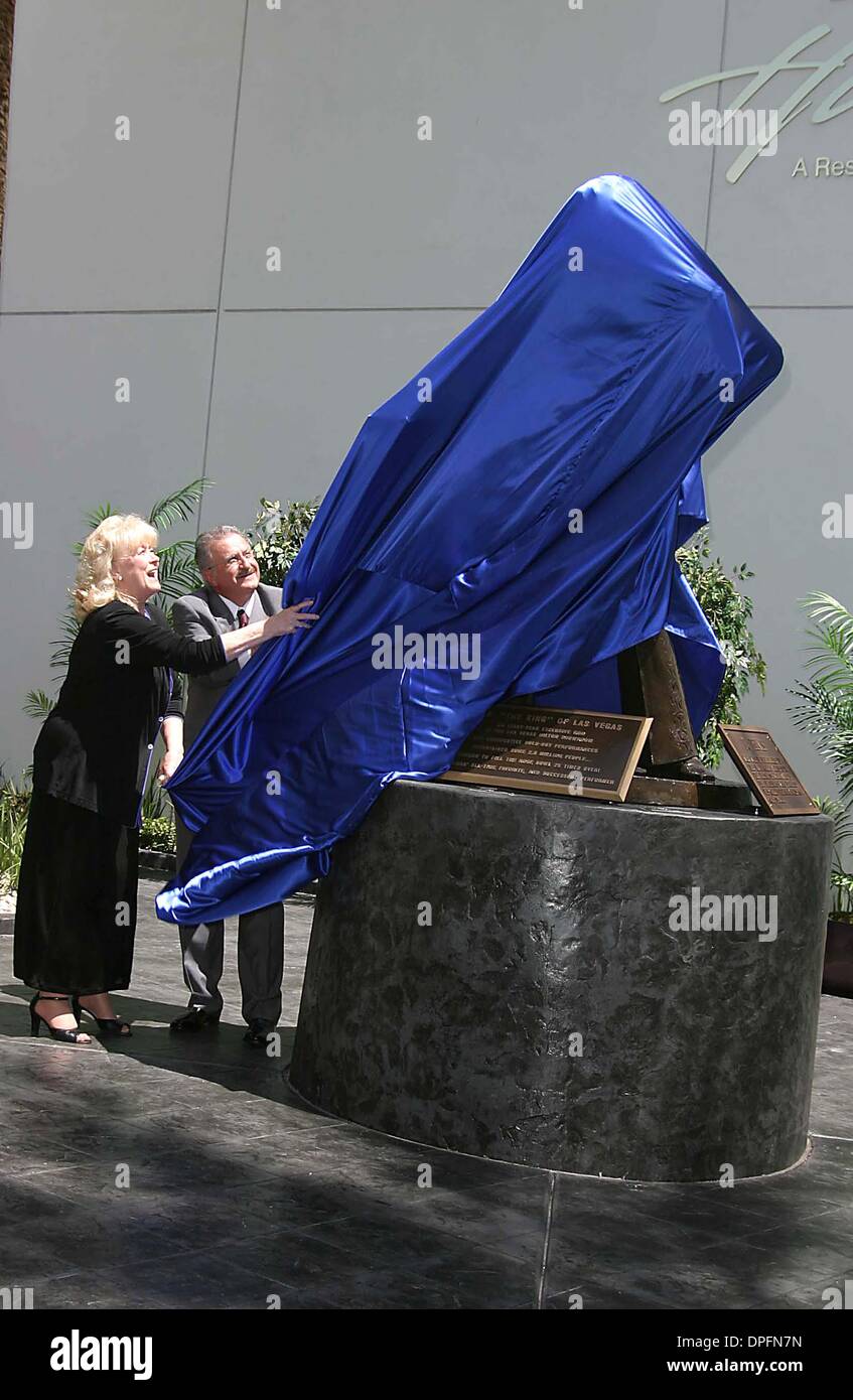 Elvis presley las vegas hilton hi-res stock photography and images - Alamy