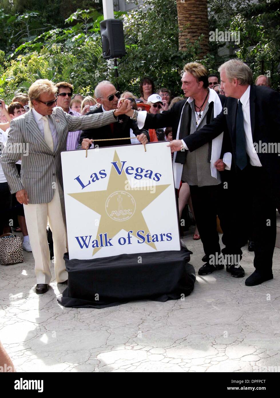 Oct. 4, 2006 - Hollywood, California, U.S. - K50123EG.SIEGRIED AND ROY ...