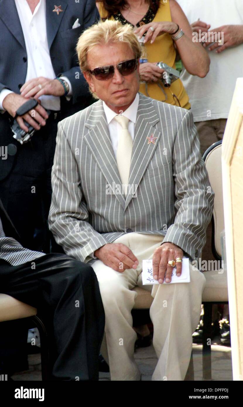 Oct. 4, 2006 - Hollywood, California, U.S. - K50123EG.SIEGRIED AND ROY ...