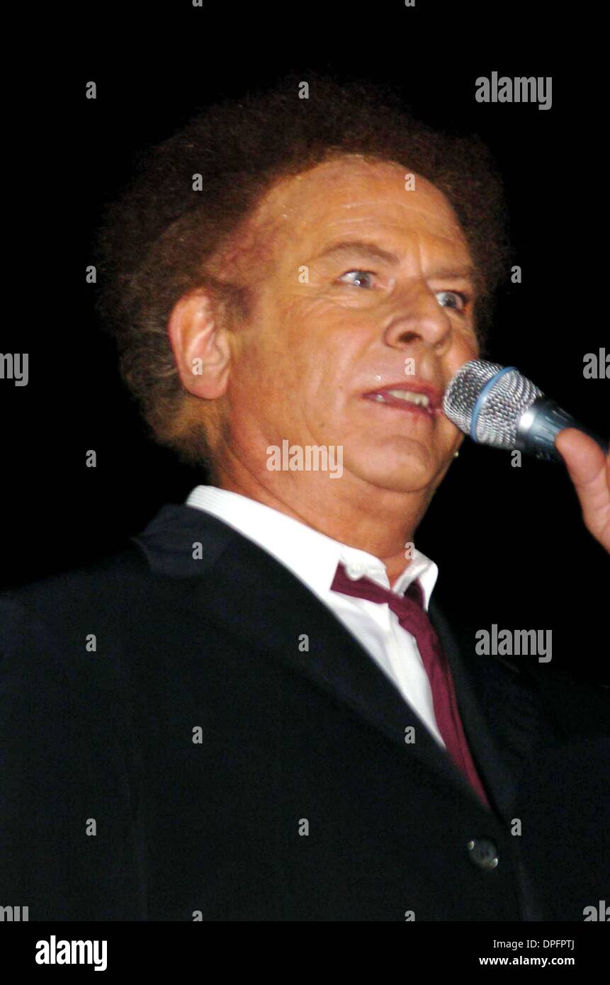 Nov. 6, 2006 - New York, New York, U.S. - LEGENDARY SINGER ART ...