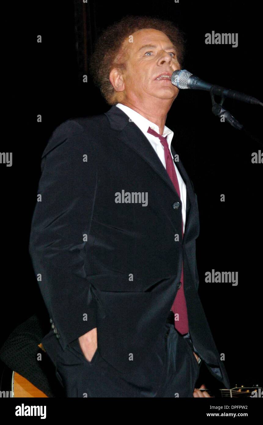 Nov. 6, 2006 - New York, New York, U.S. - LEGENDARY SINGER ART ...