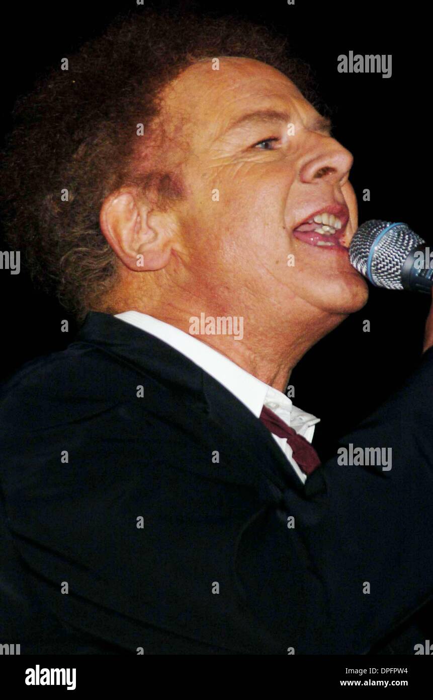 Nov. 6, 2006 - New York, New York, U.S. - LEGENDARY SINGER ART ...